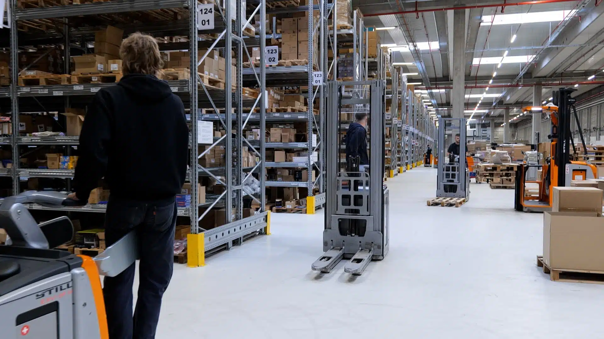 Coolshop optimizes logistics with Geek+ and automation - Apport
